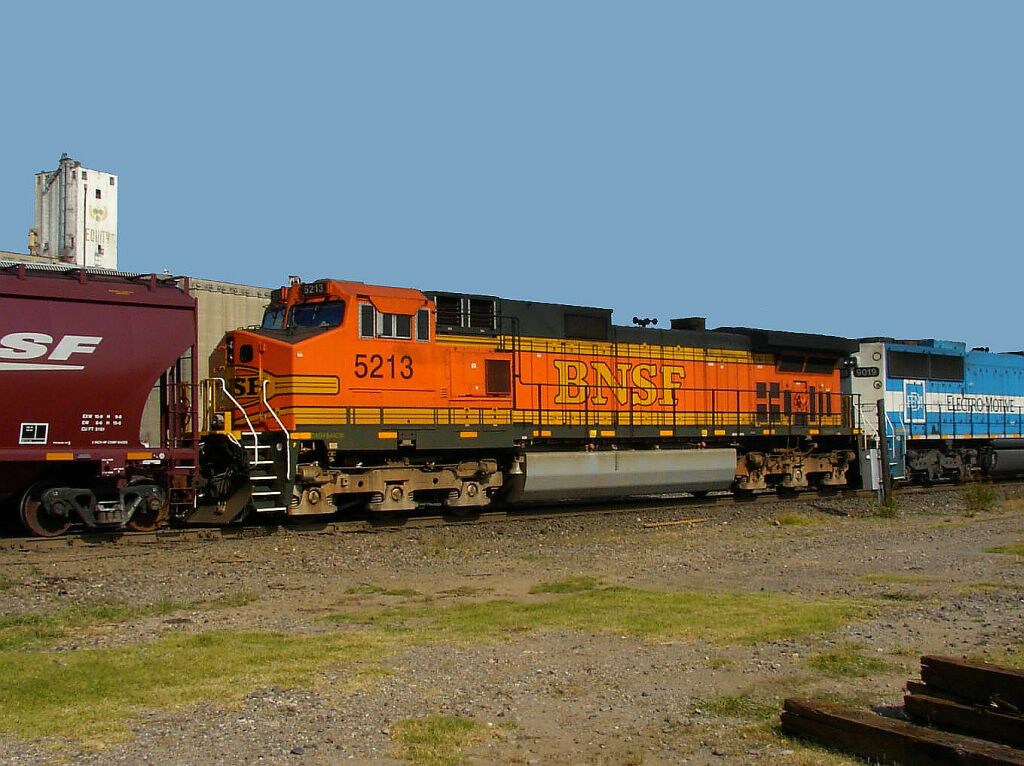 BNSF 5213